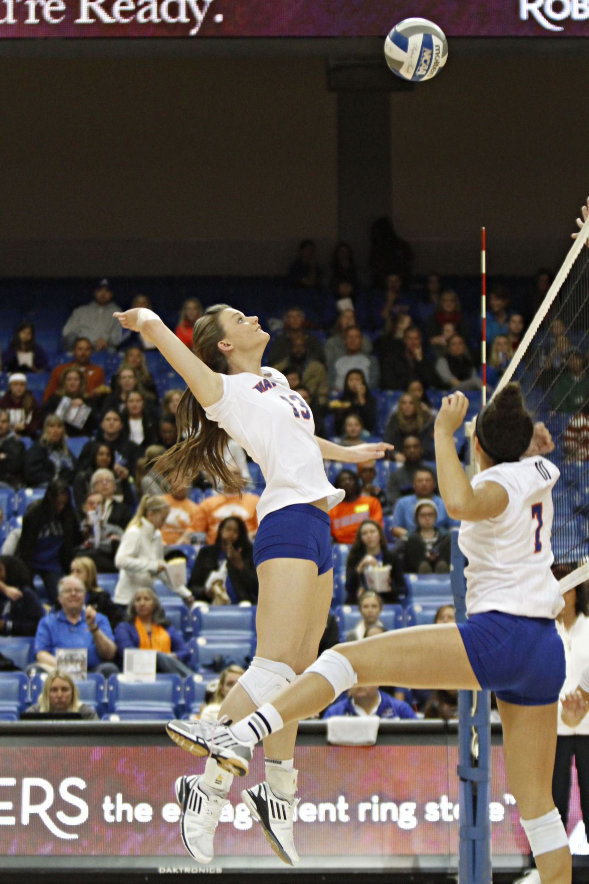 Volleyball sweeps Georgia State in final home match | Sports ...