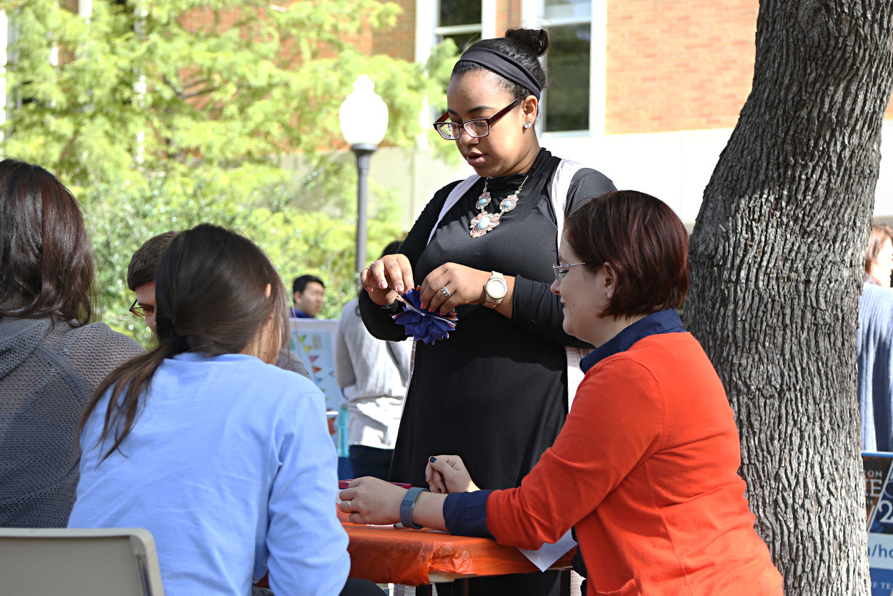 Maverick mum mania on the mall | Gallery | theshorthorn.com