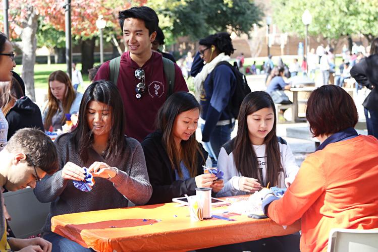 Maverick mum mania on the mall | Gallery | theshorthorn.com