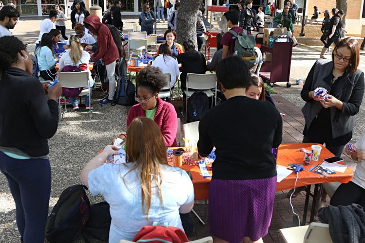 Maverick mum mania on the mall | Gallery | theshorthorn.com