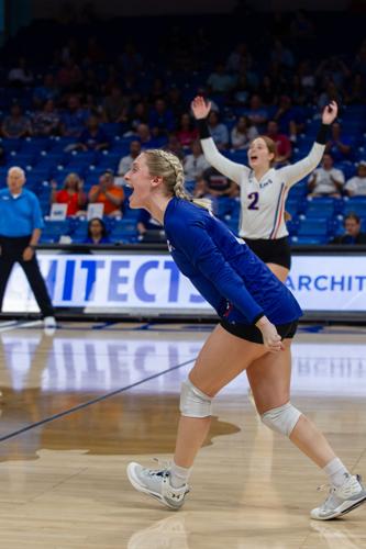 Volleyball team sweeps UTA Classic, best start to season in 19 years ...
