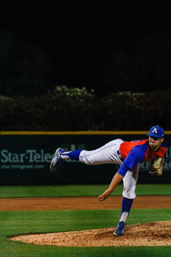 UTA and TCU face off at Clay Gould Ballpark | Gallery | theshorthorn.com