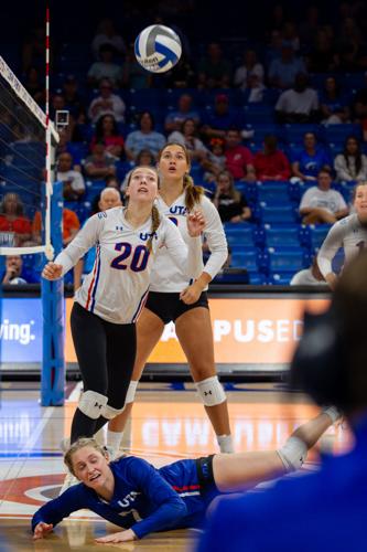 Volleyball team sweeps UTA Classic, best start to season in 19 years ...