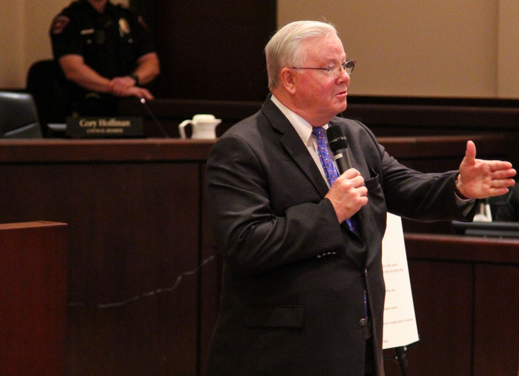 Rep. Joe Barton fields questions at town hall meeting | News ...