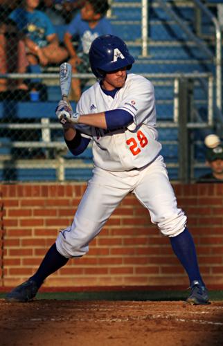 UTA Baseball defeated by Coastal Carolina in series opener | Sports ...