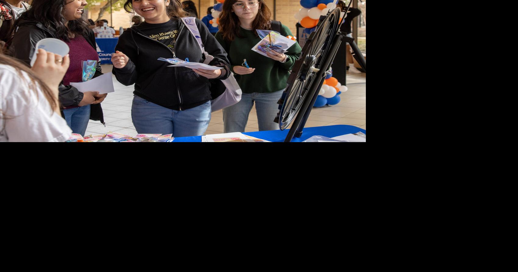 Students spend first day getting familiar with UTA's Greek life | News ...