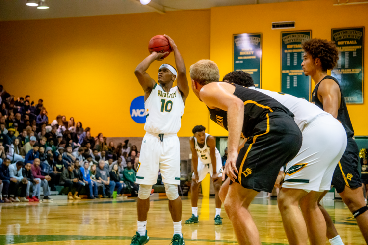 Men’s basketball falls in season opener | Gallery | thesouthend.wayne.edu