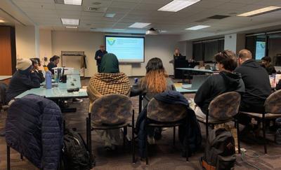 Senate discuss extended library hours, member emeritus, vacancies ...