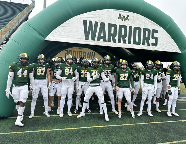 Warrior Football plays last home game | | thesouthend.wayne.edu