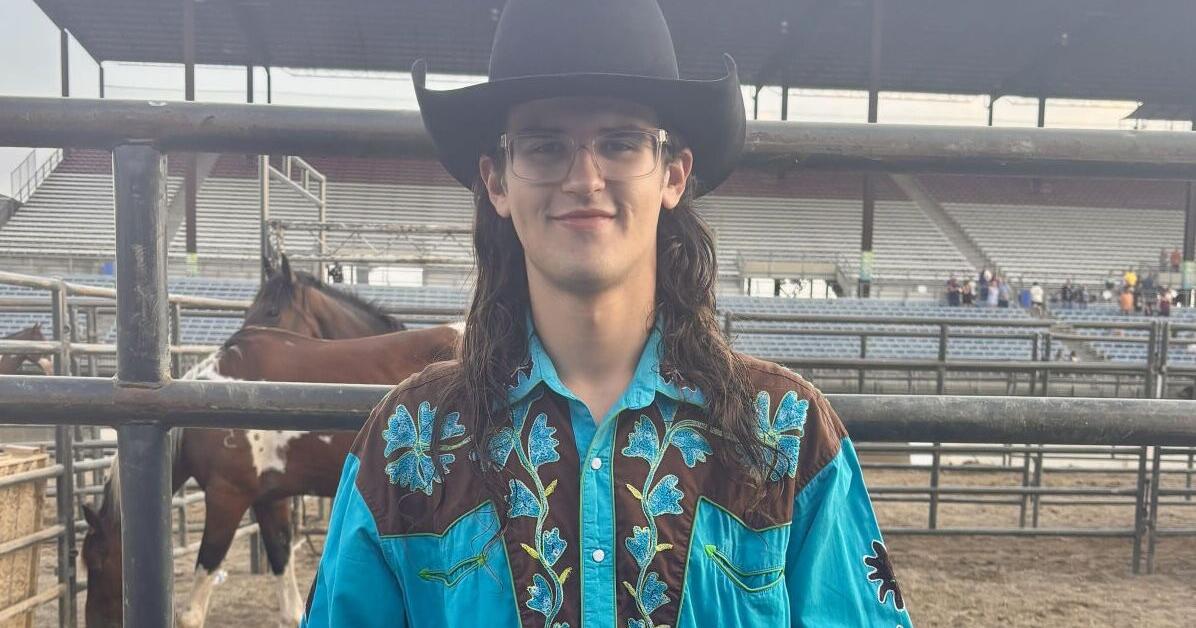 With a twirling 55-foot rope, this rodeo trick roper lassos part of a ...