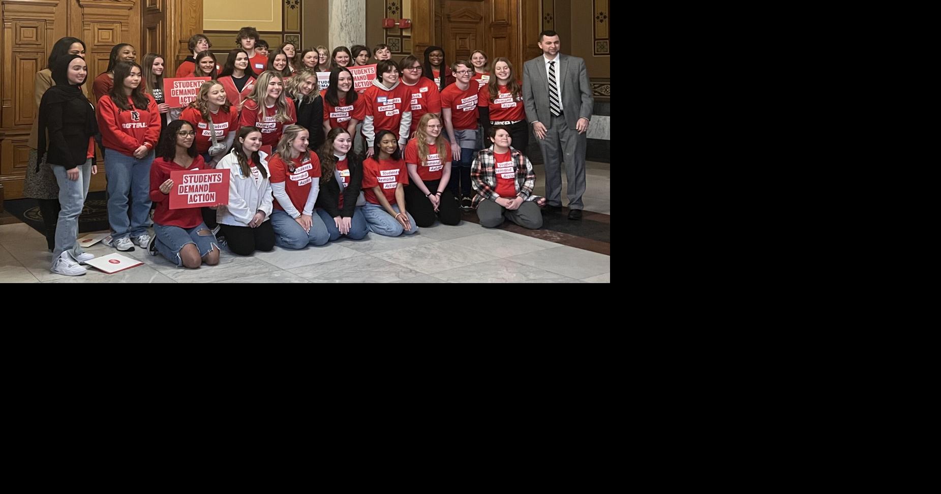 Moms and students demand action on gun violence at Statehouse gathering ...