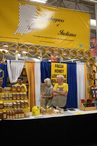 Beekeeper sets fairgoers abuzz with his sweet backyard hobby | Features ...