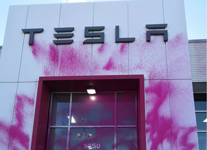 Tesla vandalism epidemic reaches Montreal | News | thesuburban.com