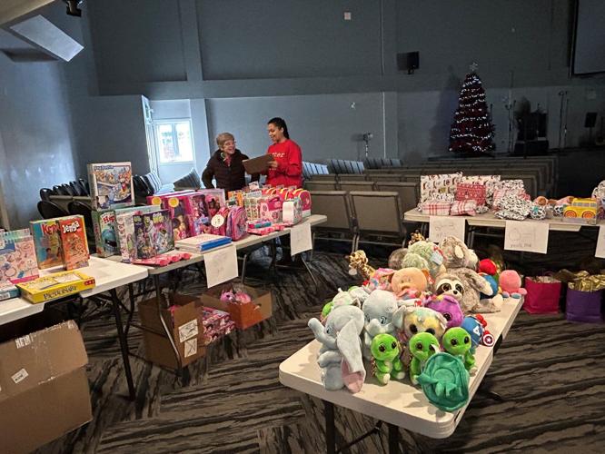 Community spirit shines at Dorion Dream Center holiday distribution ...