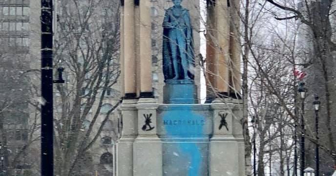 Coderre wants Sir John A. statue brought back | City News | thesuburban.com