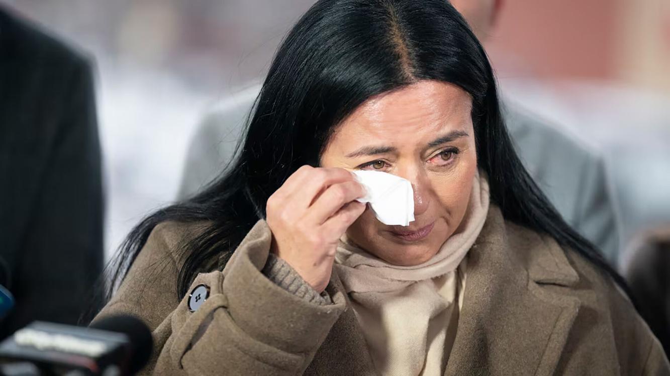 Mayor Soraya Martinez Ferrada breaks down announcing homeless deaths ...