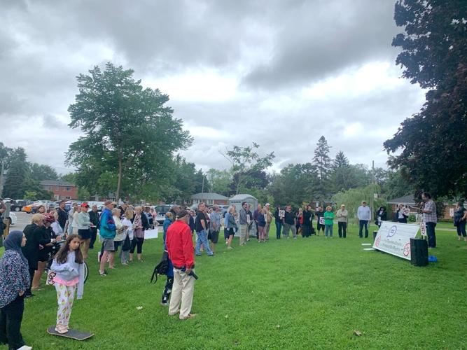 150 take to their cars in West Island anti-Bill 96 protest | West ...