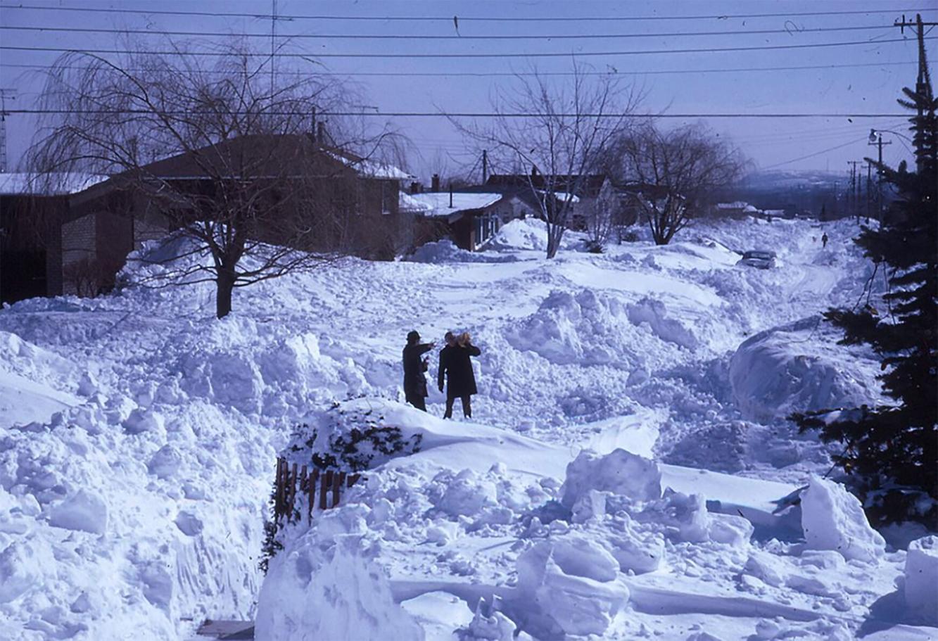 Snowplow Gives Up! (The Great 3 Day Snow Blizzard of 1971. In total ...