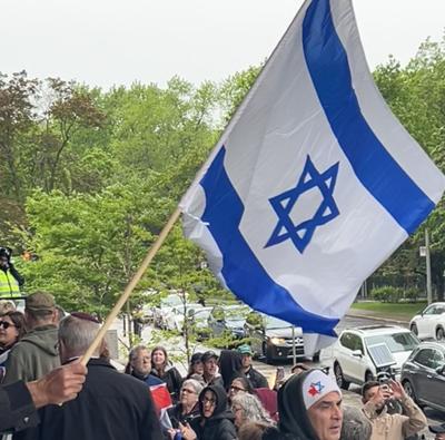 The Shaar unites Montrealers in vigil for slain Israeli diplomats ...