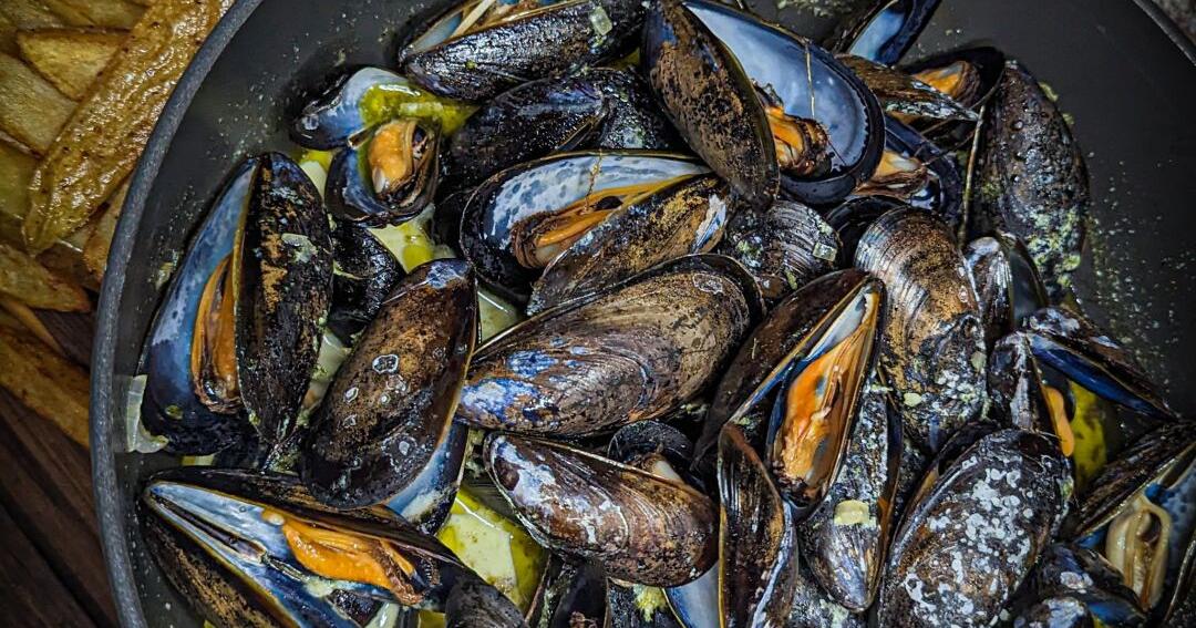 Recipe: French-style mussels | Food And Drink | thesuburban.com