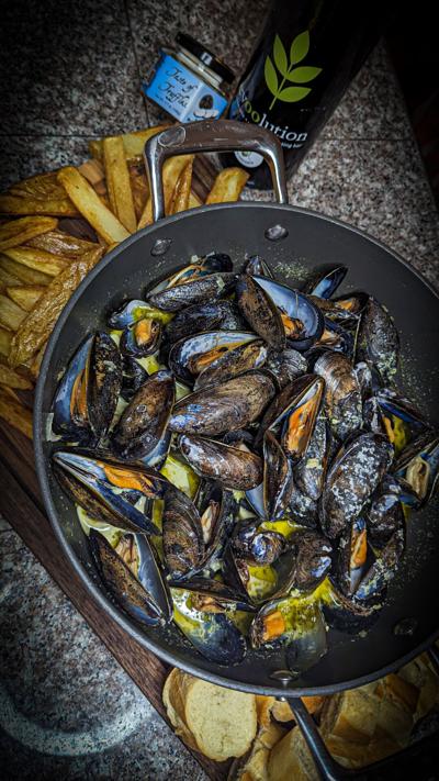 Recipe: French-style mussels | Food And Drink | thesuburban.com