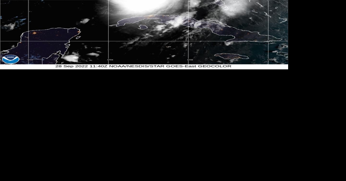 Catastrophic hurricane Ian making landfall along the Florida Gulf Coast ...