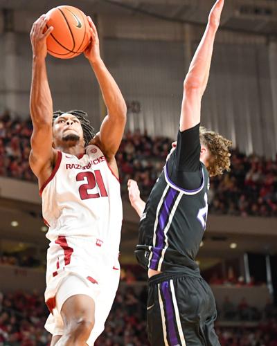 Hogs top UCA 82-57 | Sports | thesuntimes.com