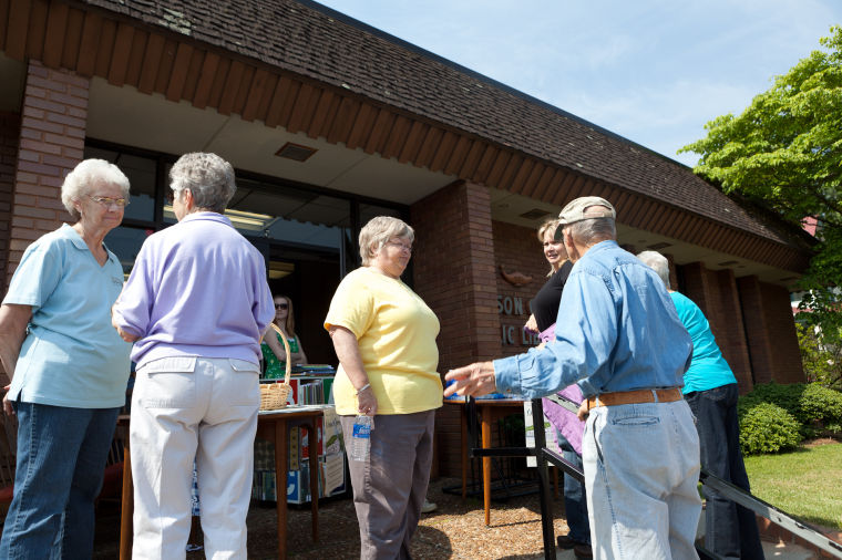 Library Book Brigade | Photo Galleries | thesylvaherald.com