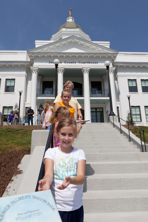 Library Book Brigade | Photo Galleries | thesylvaherald.com