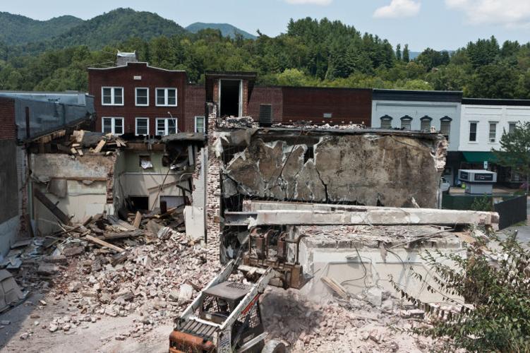 Crews demolish First Citizens Bank | Photo Galleries | thesylvaherald.com