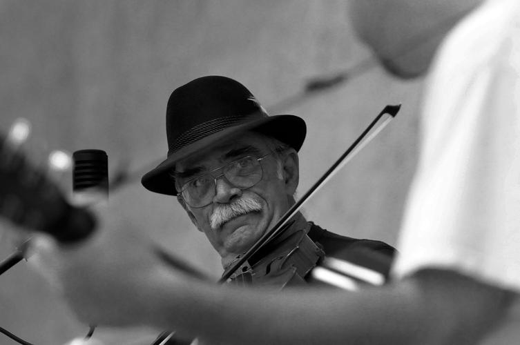 Jim McCown, prominent old-time fiddler, dies | Life & Arts ...