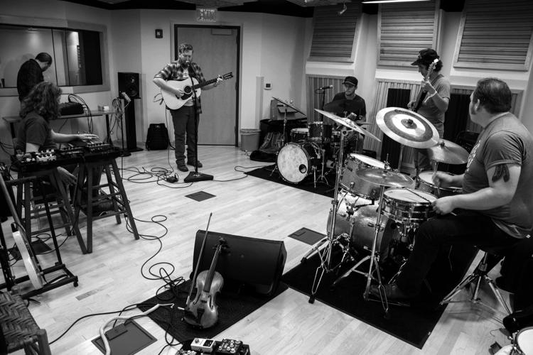 Tyler Childers and band brush up at KCTM | News | thetrailblazeronline.net