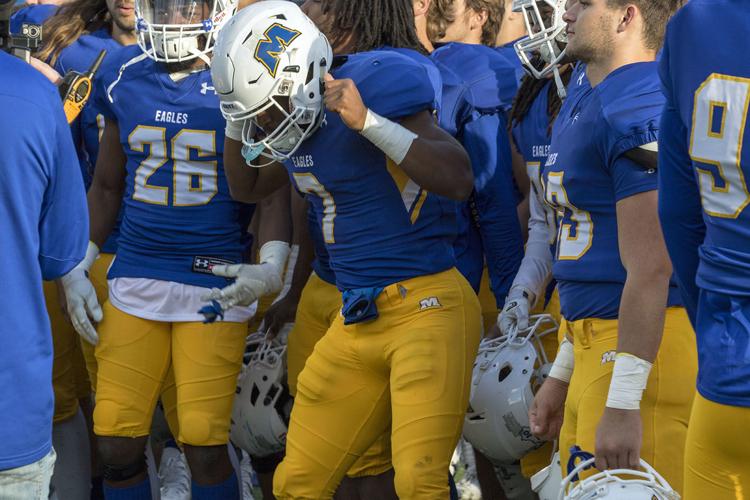 Football excites homecoming crowd by downing Valparaiso | News ...