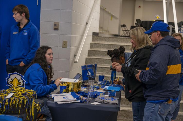 Eagle fans fill tailgating lot | News | thetrailblazeronline.net