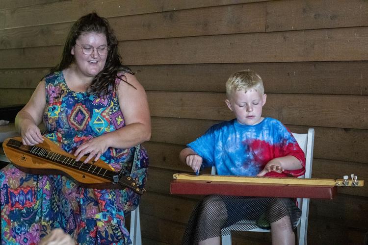 Fiddlers Convention sets record | News | thetrailblazeronline.net