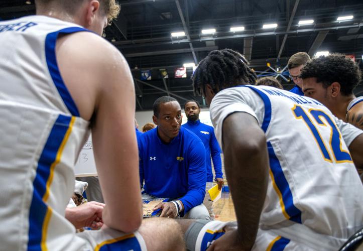 Eagles men win home opener | News | thetrailblazeronline.net