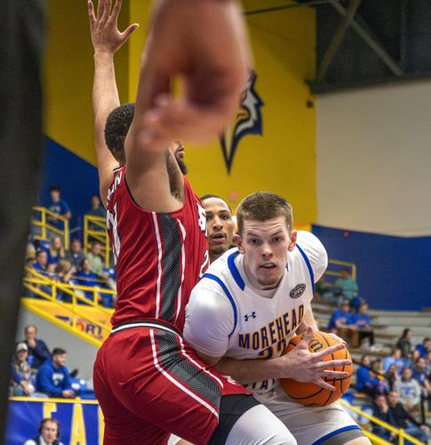 Minix scores 30 as the eagles soar past SIUE | News ...