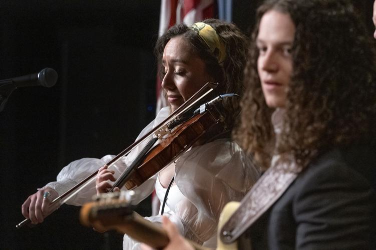 Becker fiddles to a scholarly beat | News | thetrailblazeronline.net