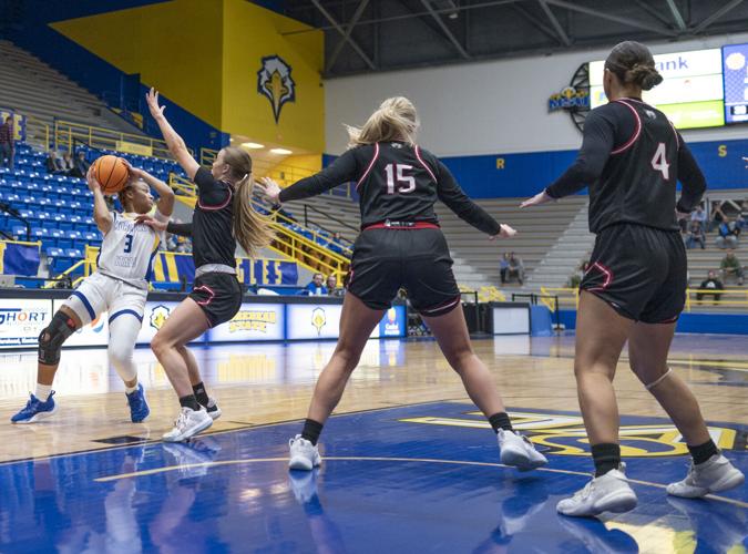 Women battle to the final second in win over SIUE | News ...