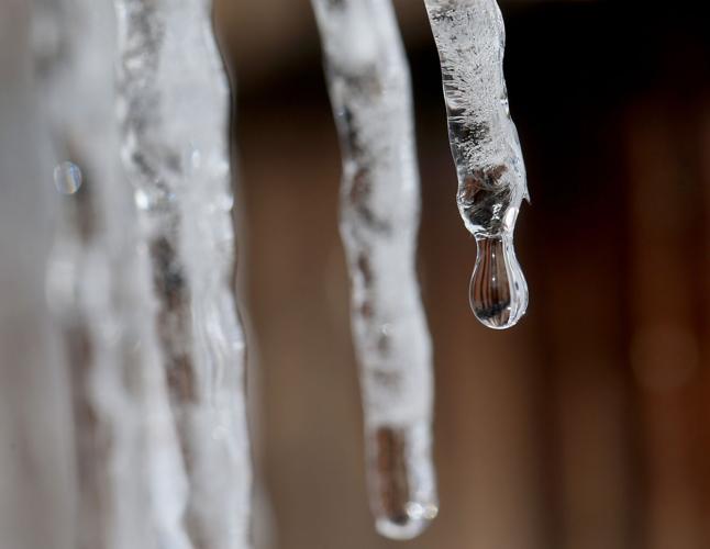PHOTOS: Icicles melting | North Stonington | thewesterlysun.com