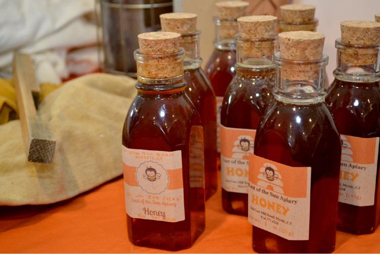 ‘Bee-ology’ for beginners: All hail to the queen at Firefly Farms ...