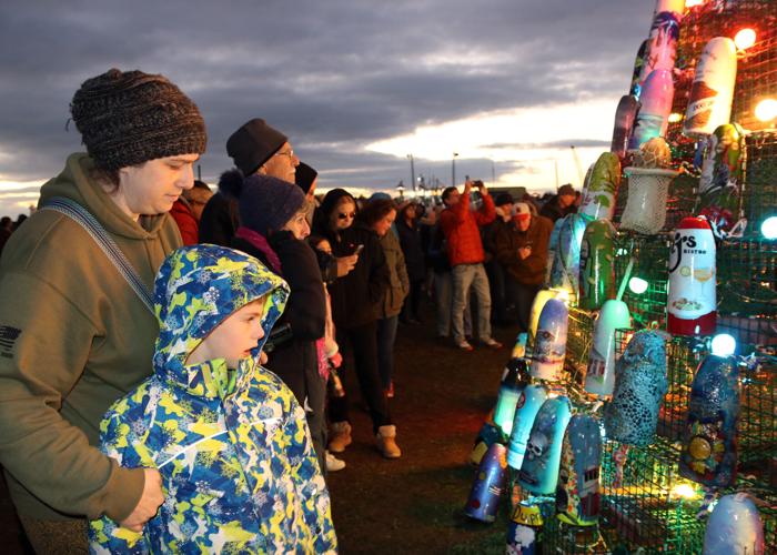 PHOTOS: Stonington's Fifth Annual Lobster Trap Tree Lighting ...