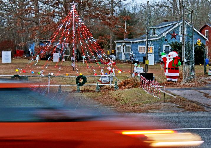 Not all neighbors welcome annual Christmas light display in Charlestown ...
