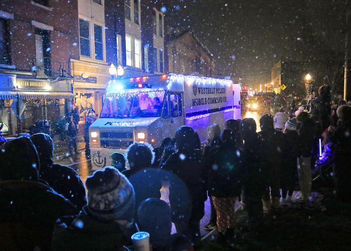 PHOTOS: Westerly Light Parade steps off on snowy night | Daily-news ...