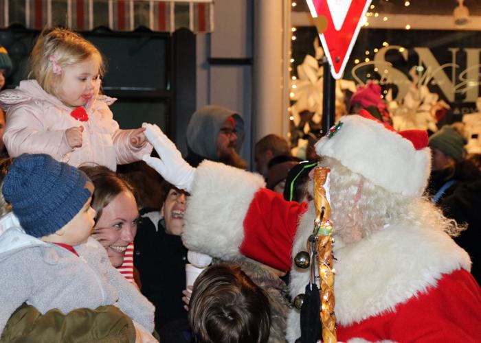 PHOTOS: Santa arrives in downtown Westerly | Westerly | thewesterlysun.com