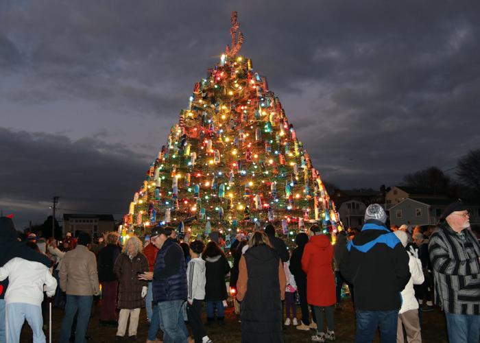 PHOTOS: Stonington's Fifth Annual Lobster Trap Tree Lighting ...