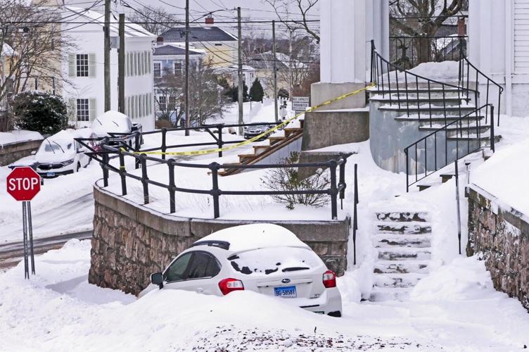 BURIED IN SNOW: Towns, residents dig out after weekend storm | Daily ...