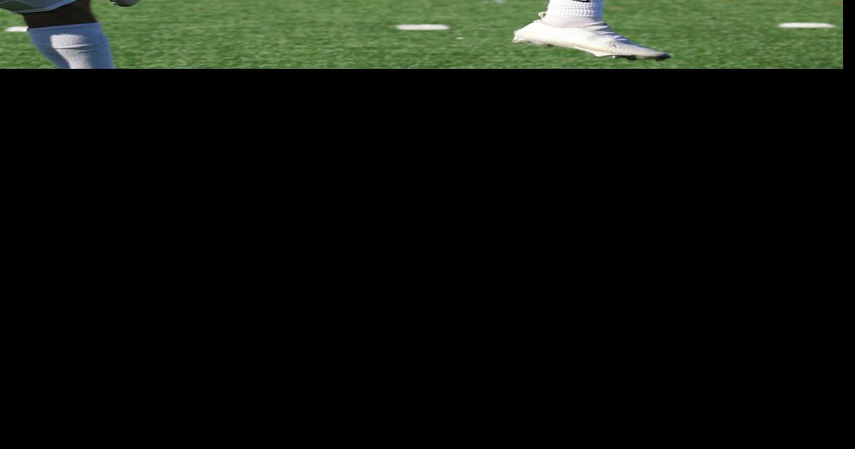 Stonington senior Cole Phelan (1) makes a leaping catch on his way to ...