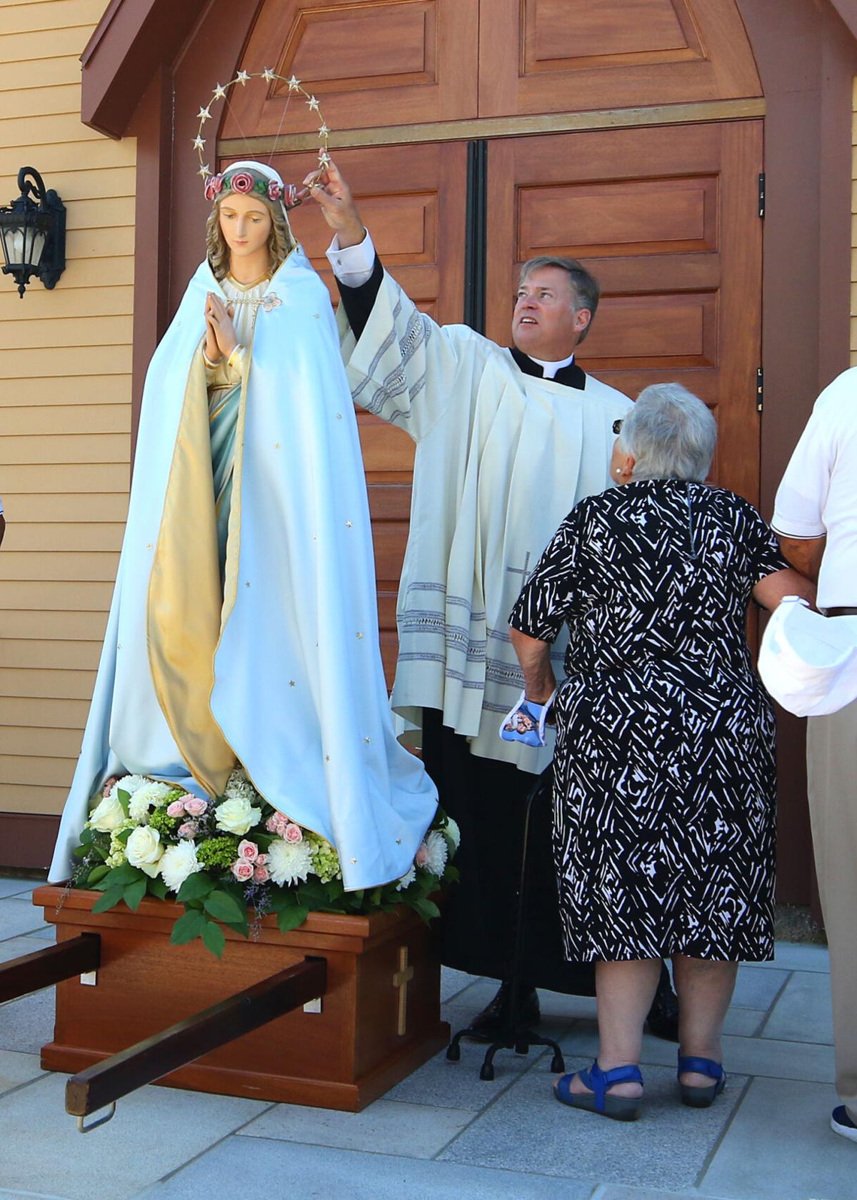 PHOTOS: The 101st St. Michael's Maria Assunta Procession | Stonington ...