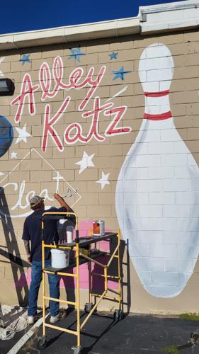 Mural men: Father-son duo enlivens Alley Katz wall with art | Daily ...